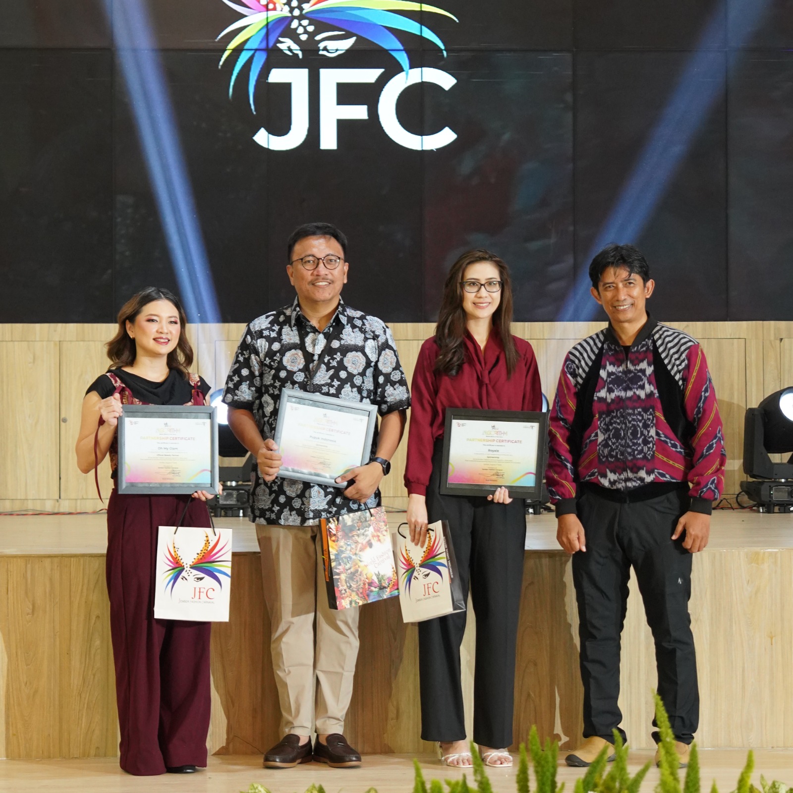Berkolaborasi, OMG bersama Jember Fashion Carnaval 2024 Hadirkan 573 ...