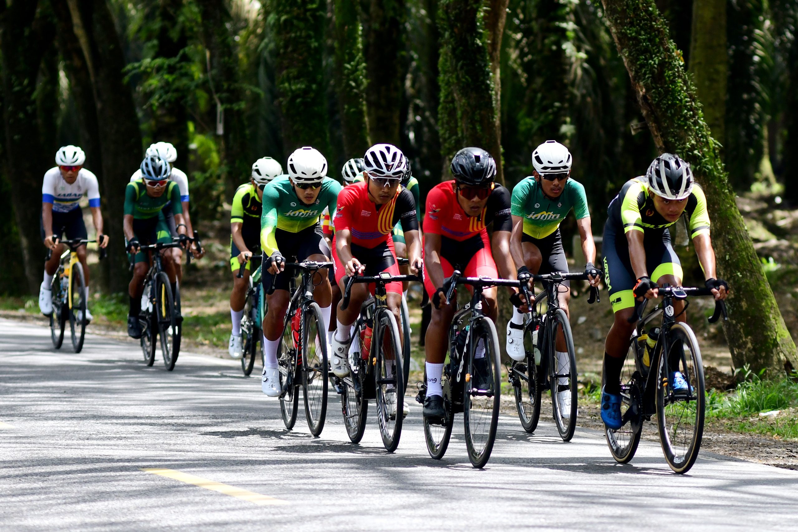 26 Atlet Cabor Balap Sepeda Road Race Taklukan Jalan Lintas Serdang ...