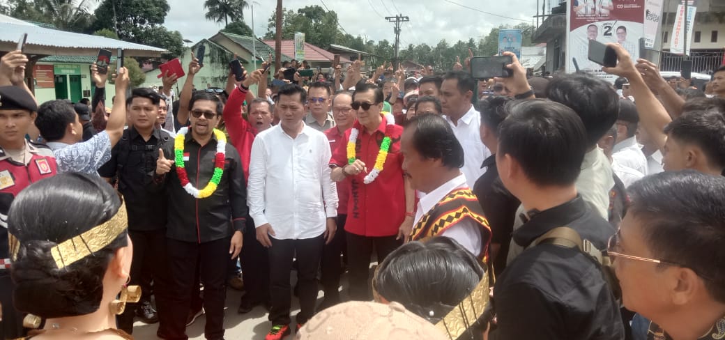 Mantan Menkumham RI dan Anggota DPR RI Hadiri Kampanye Akbar Paslon ...