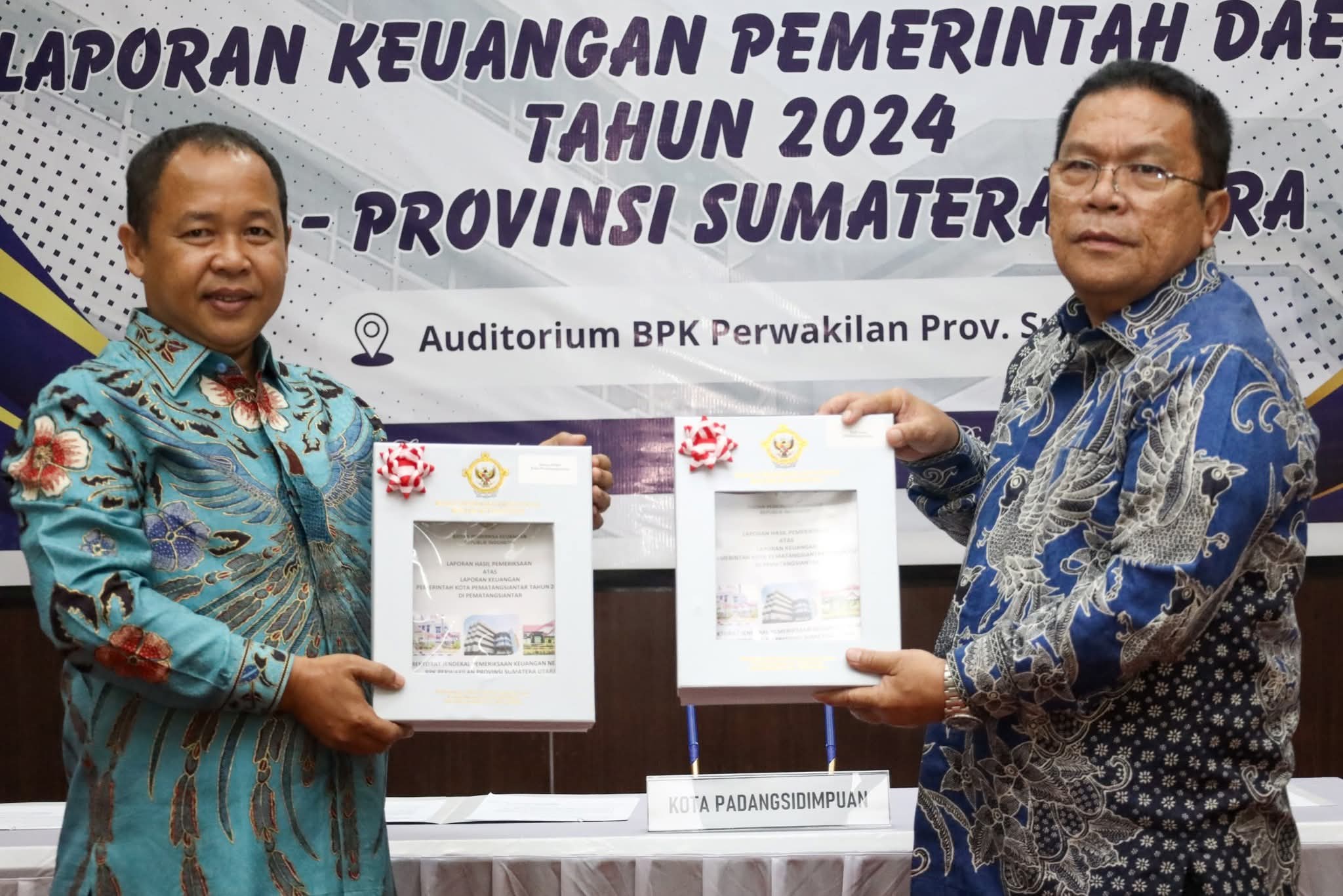 Wesly Bersama Ketua DPRD Timbul Lingga Terima Hasil Pemeriksaan BPK, Pemko Pematangsiantar Raih ...