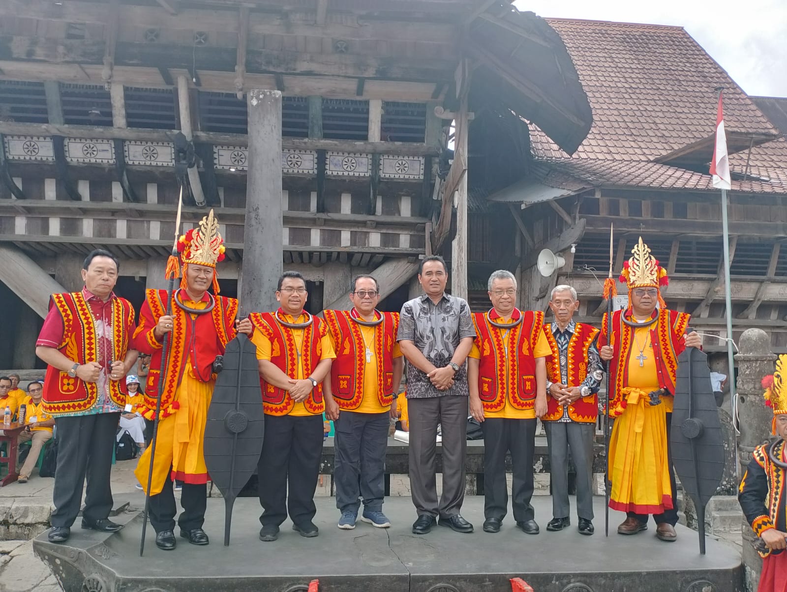 Pemkab Nisel Sambut Kunjungan Para Uskup di Desa Adat Bawomataluo ...