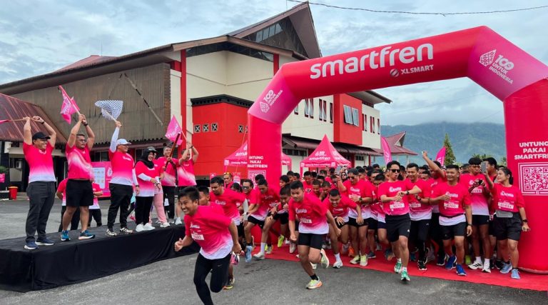 SMARTFREN Fun Run 2025 di Tapteng Pecahkan Rekor MURI, Ribuan Warga ...